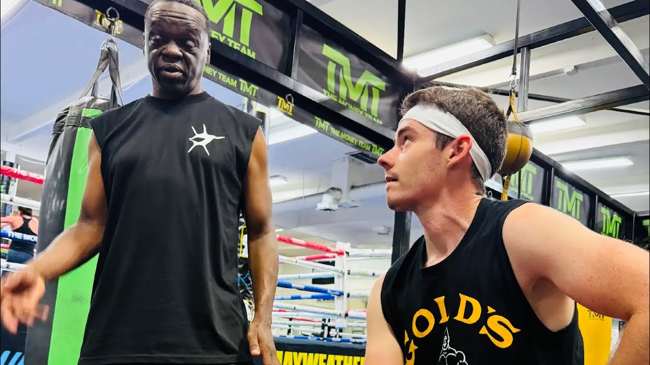 Jeff Mayweather coaches Hayden Parsons on the heavy bag - YouTube