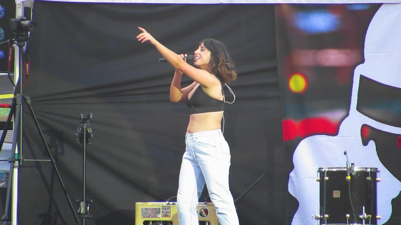 Foxes - "Clarity" (Zedd) | MetLife Stadium | July 17th, 2016 - YouTube