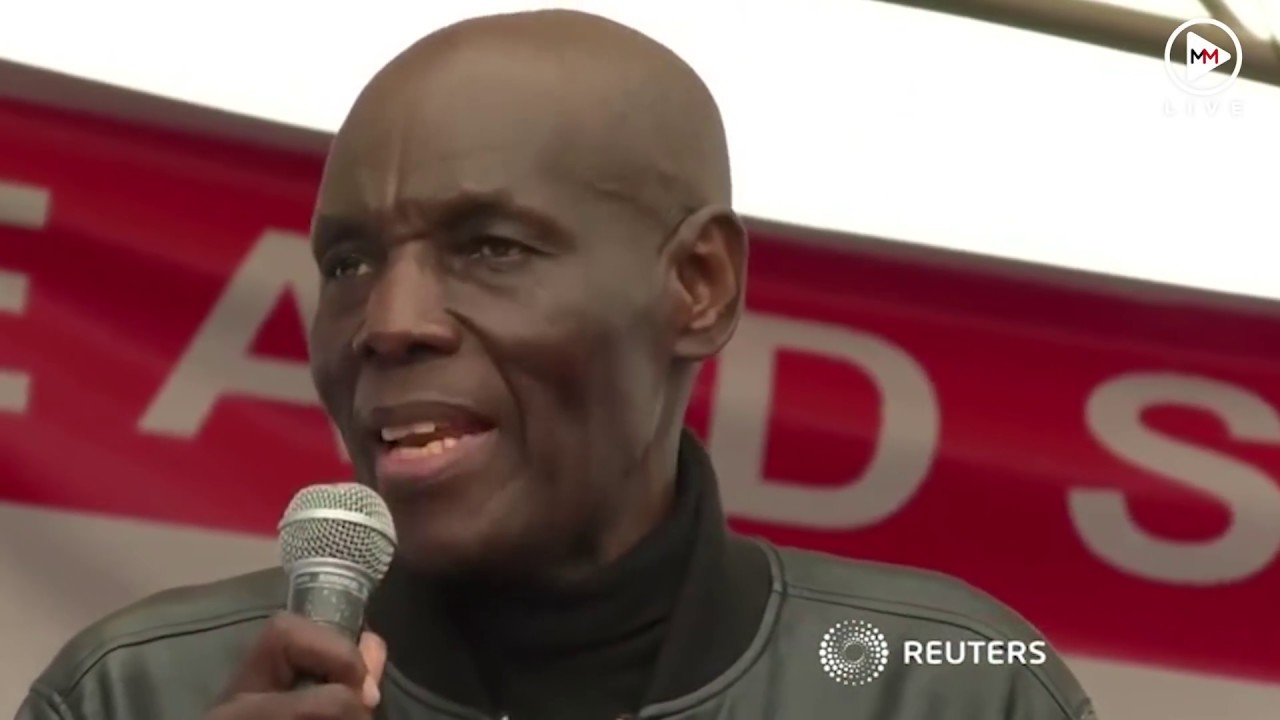 Remembering renowned Zimbabwean musician Mtukudzi - YouTube