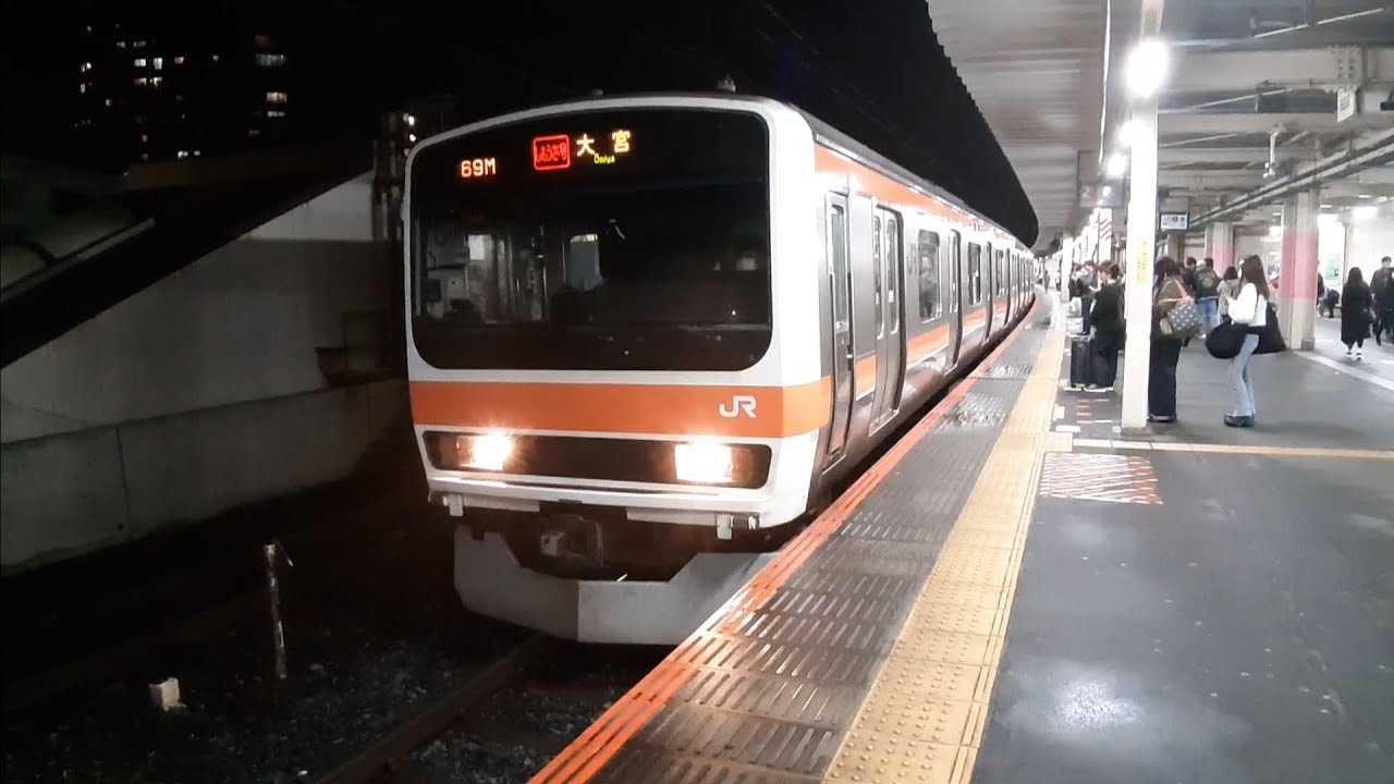 209系500番台M82編成が武蔵浦和駅を発車する動画 - YouTube