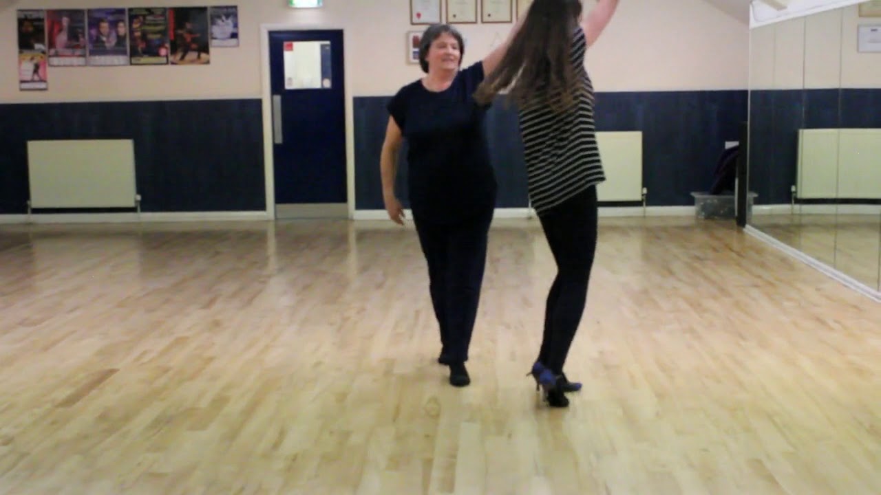 Cha Cha Cha Fan to Alemana - YouTube