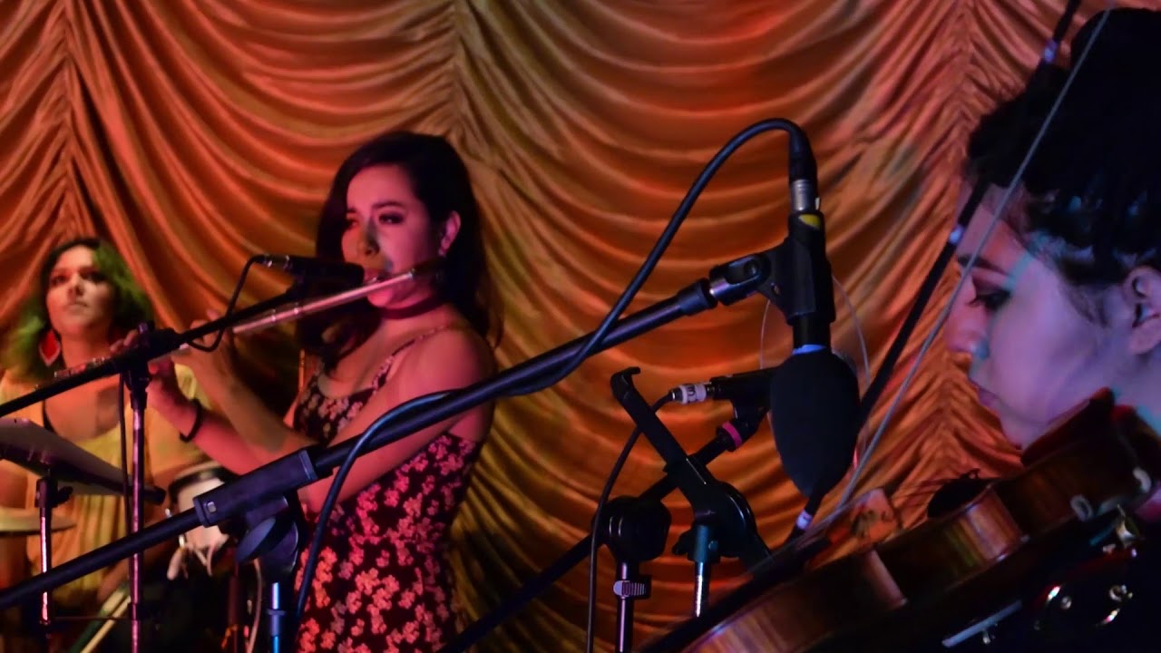 Ella - Itzel Azuara • Somos Musica - YouTube