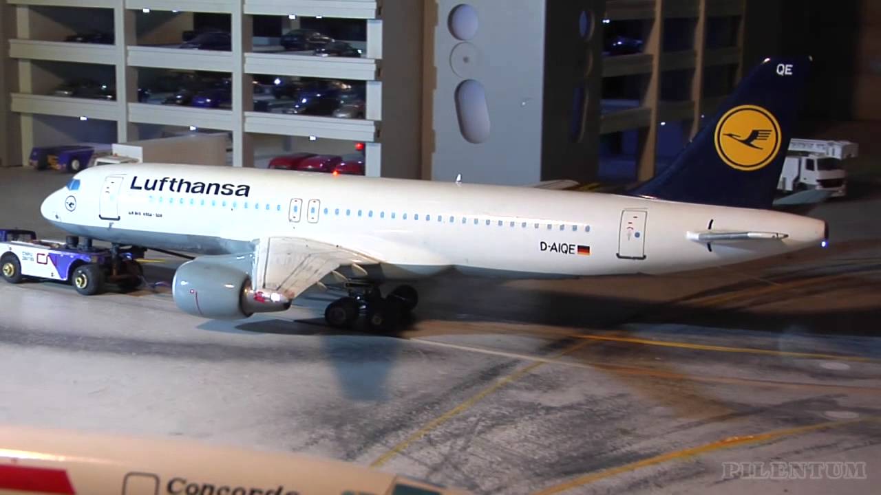 Lufthansa Model Airport and Apron Traffic in HO scale - YouTube