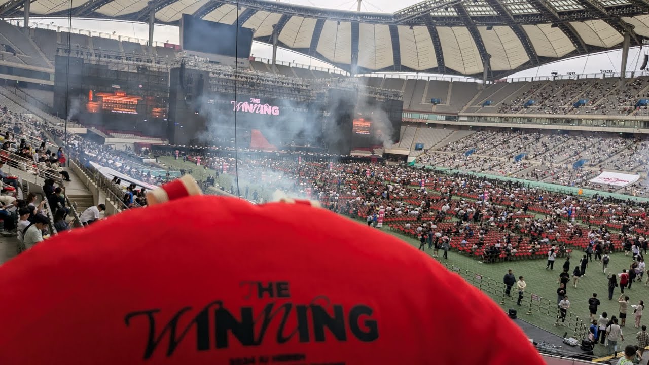 IU (아이유) CONCERT THE WINNING ENCORE VLOG PT7 - YouTube