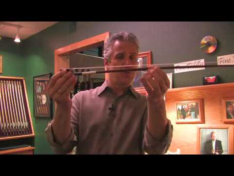 How to Tighten a Violin Bow - YouTube
