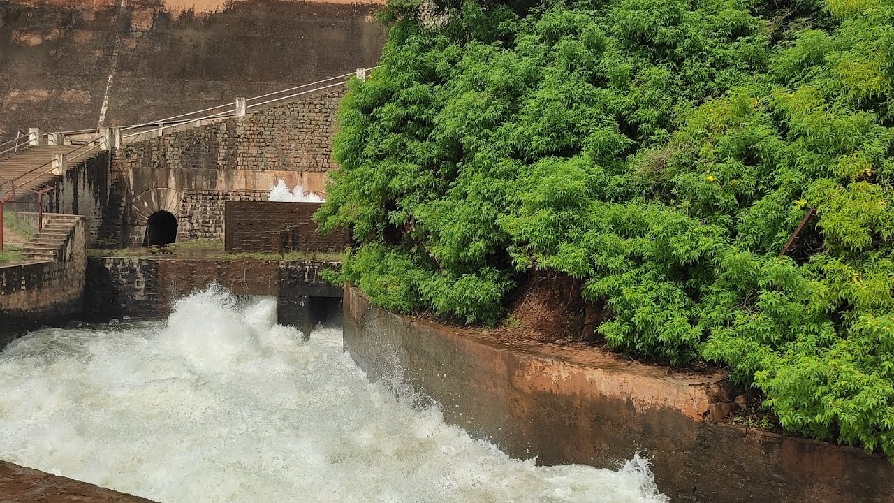 Vani VilasaSagara Dam Crest gate overflow- ವಾಣಿವಿಲಾಸ ಸಾಗರ - 12 Sept ...