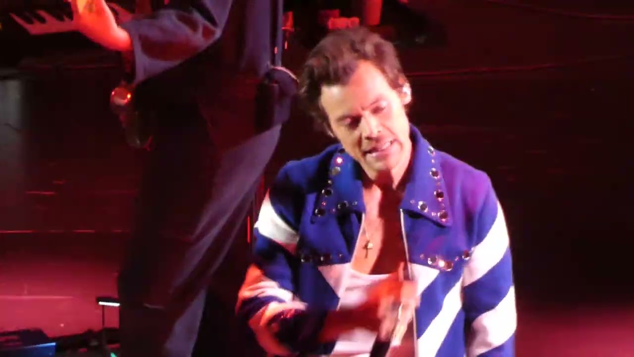 Satelite, Harry Styles, LOT New York, N1 8/20/2022 - YouTube