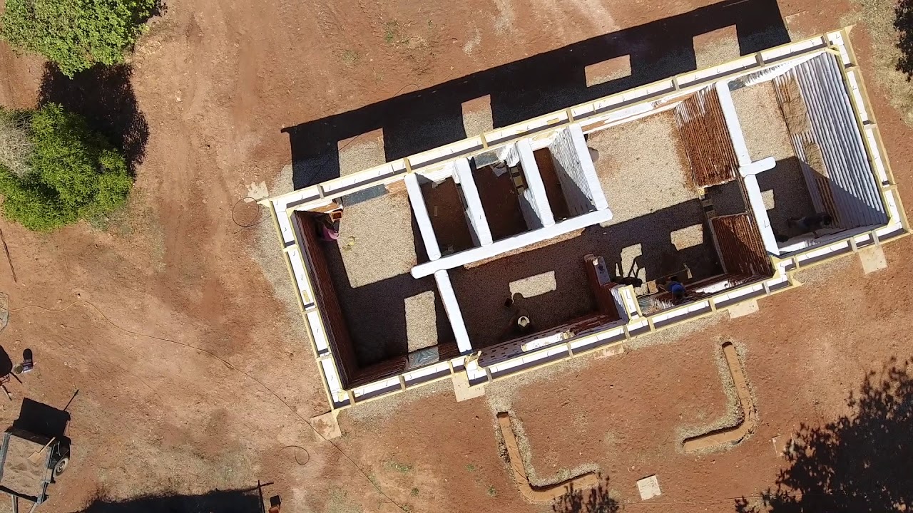 Tour of SuperAdobe House - YouTube