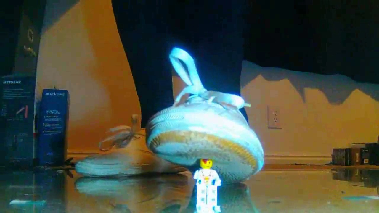 Cynthia Kills Lego Man - YouTube