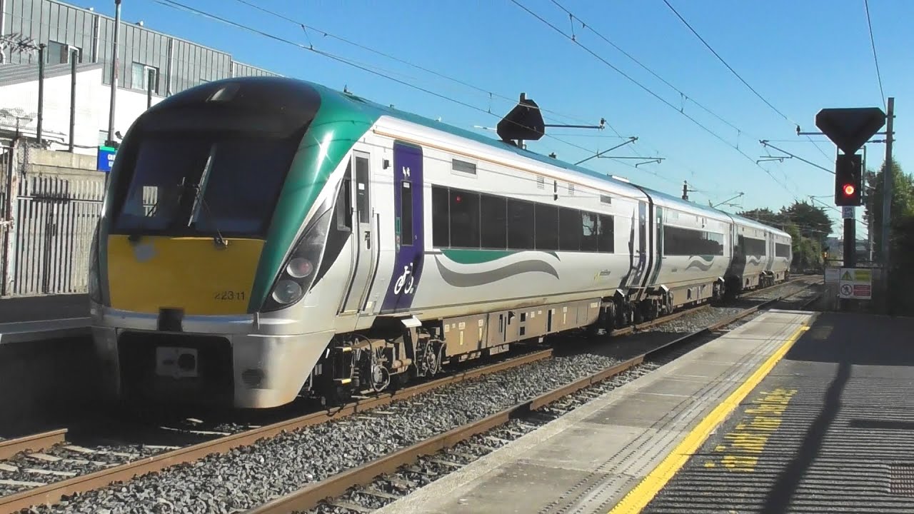 Irish Rail 22000 Class Intercity Train 22211 - Kilbarrack Station ...