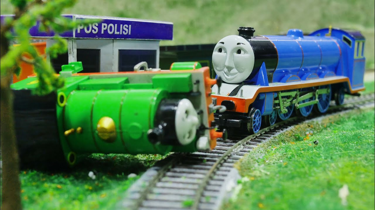 Kereta Thomas dan Kereta Percy sedang berjalan di lembah dinosaurus # ...