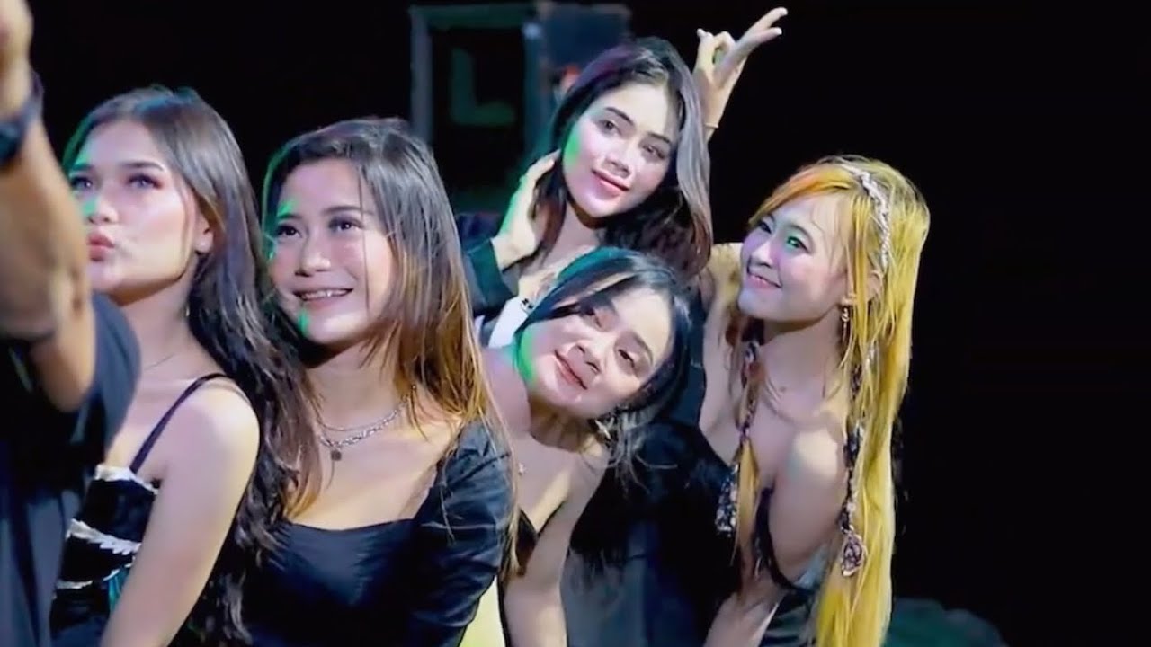 APACHE APACHE EVIS RENATA KURNIA RAHMA SALMA NOVITA PUTRI TITANIA MIKE ...