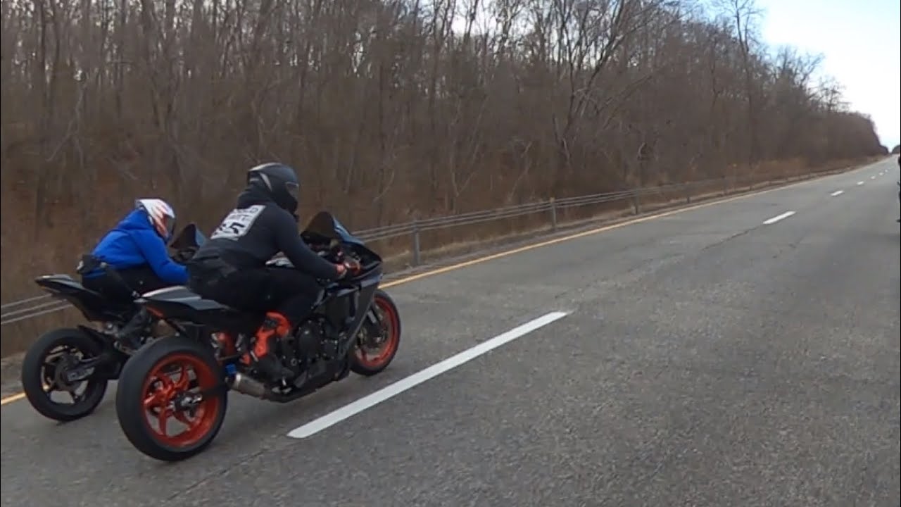 Sports bikes taking over highway | roll race | r1 | S1kRR | GSXR1000 ...