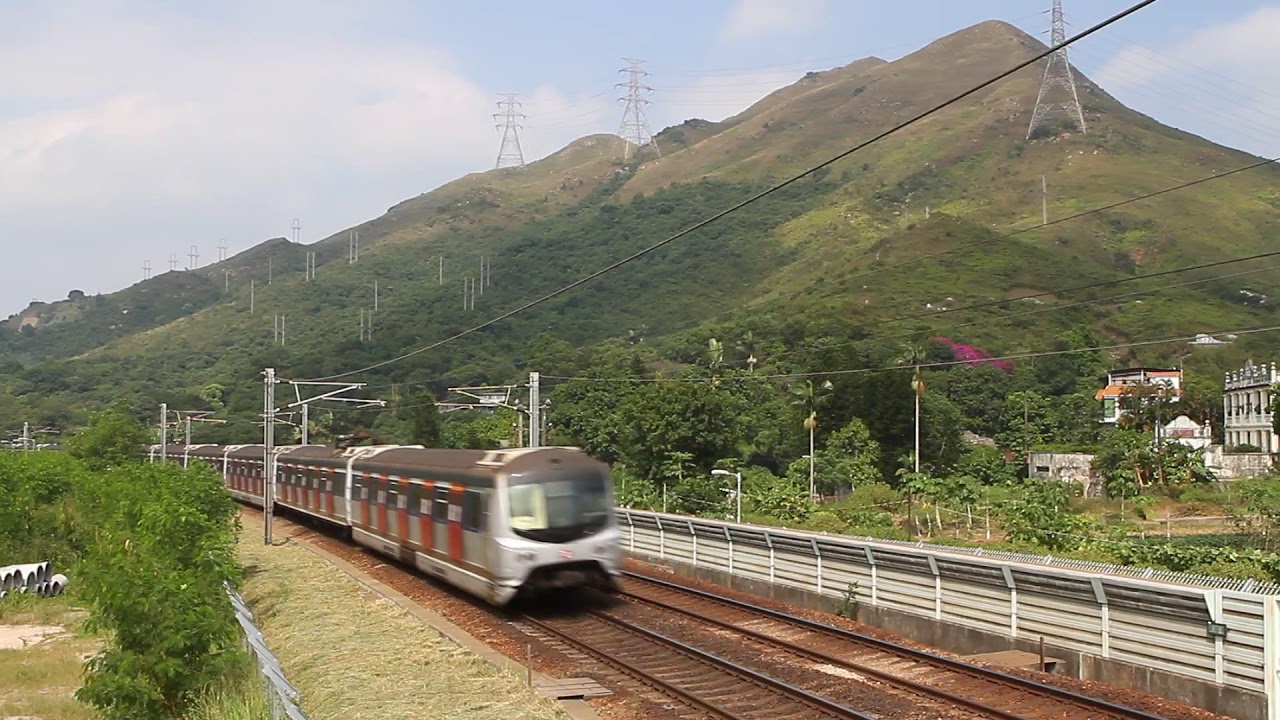 [EAL] MTR East Rail Line. MLR Trains Meet. - YouTube