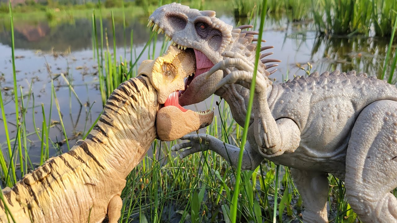 T-Rex Fighting Indominus Rex In Dino Trackers Jurassic World Dinosaur ...