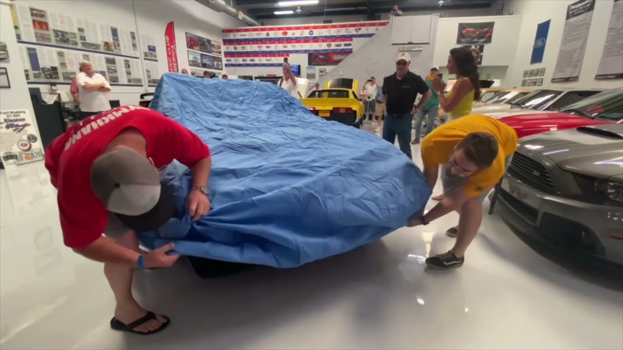 Hot Wheels Emily Compagno's '72 Mach 1 Mustang - YouTube