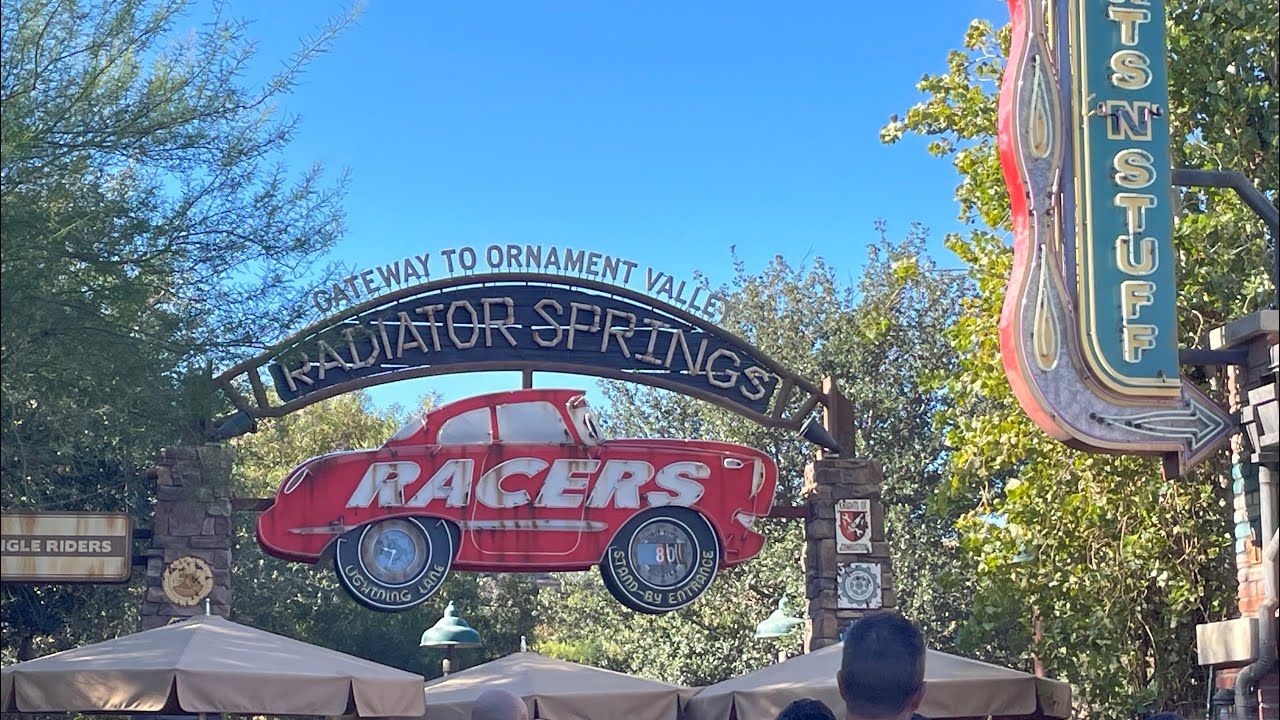 乘坐令人难以置信的散热器弹簧赛车手 - 迪士尼加州冒险乐园 Radiator Springs Racers at Californian ...