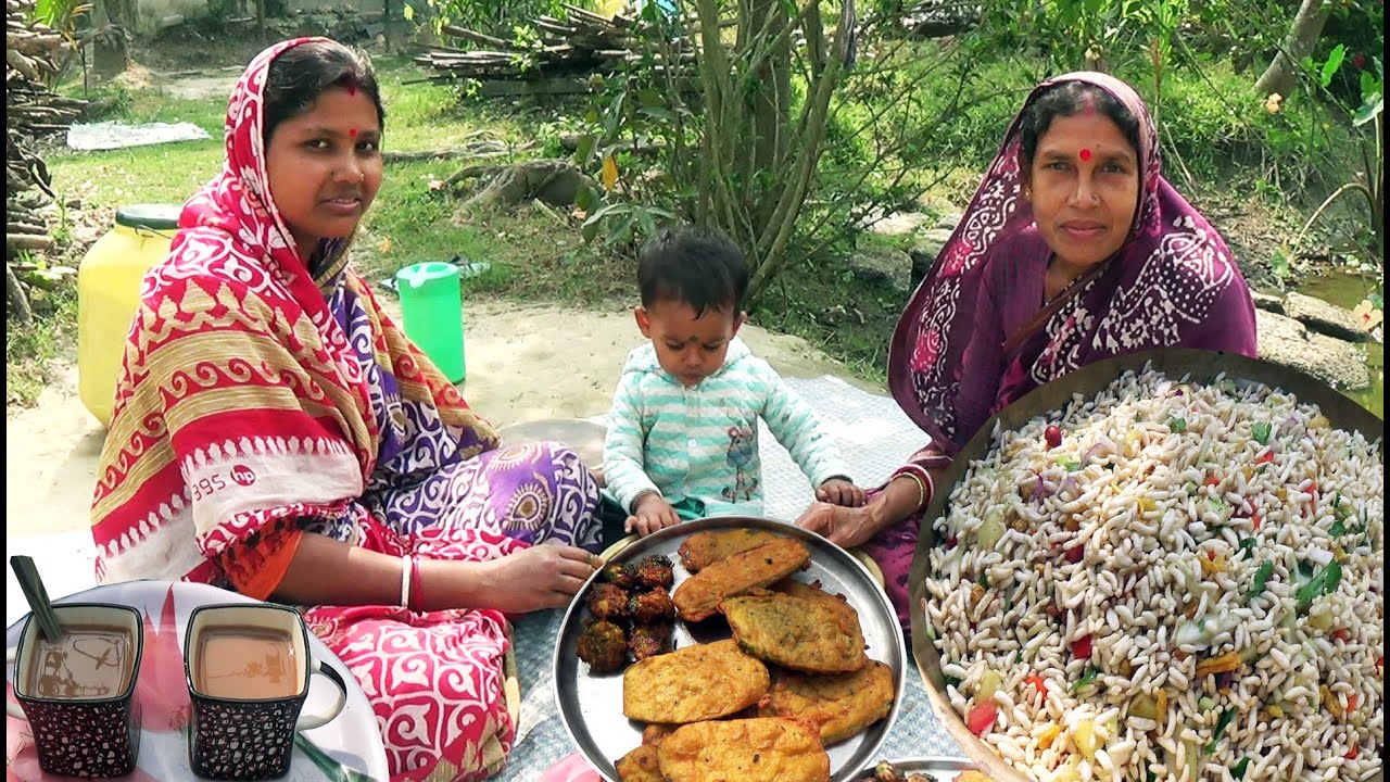 Shiter Sokale Gharoya Masala Muri, Telebhaja Sathe Cha,Jomjomat ...