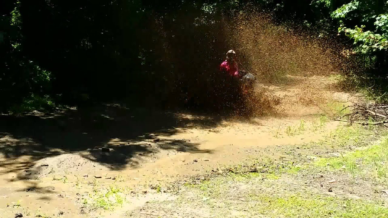 Madison hits the mud puddle hard - YouTube
