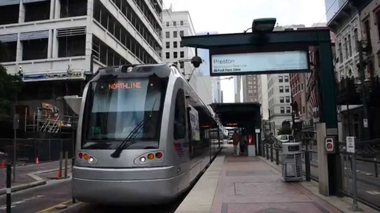 Houston METRO Rail Siemens S70 H2 #208 departing Preston - YouTube