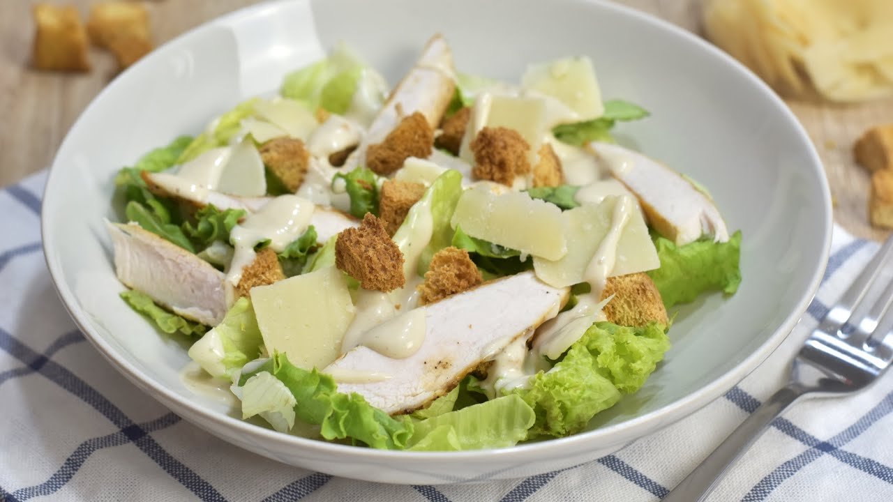Cómo hacer la rica ensalada césar - YouTube