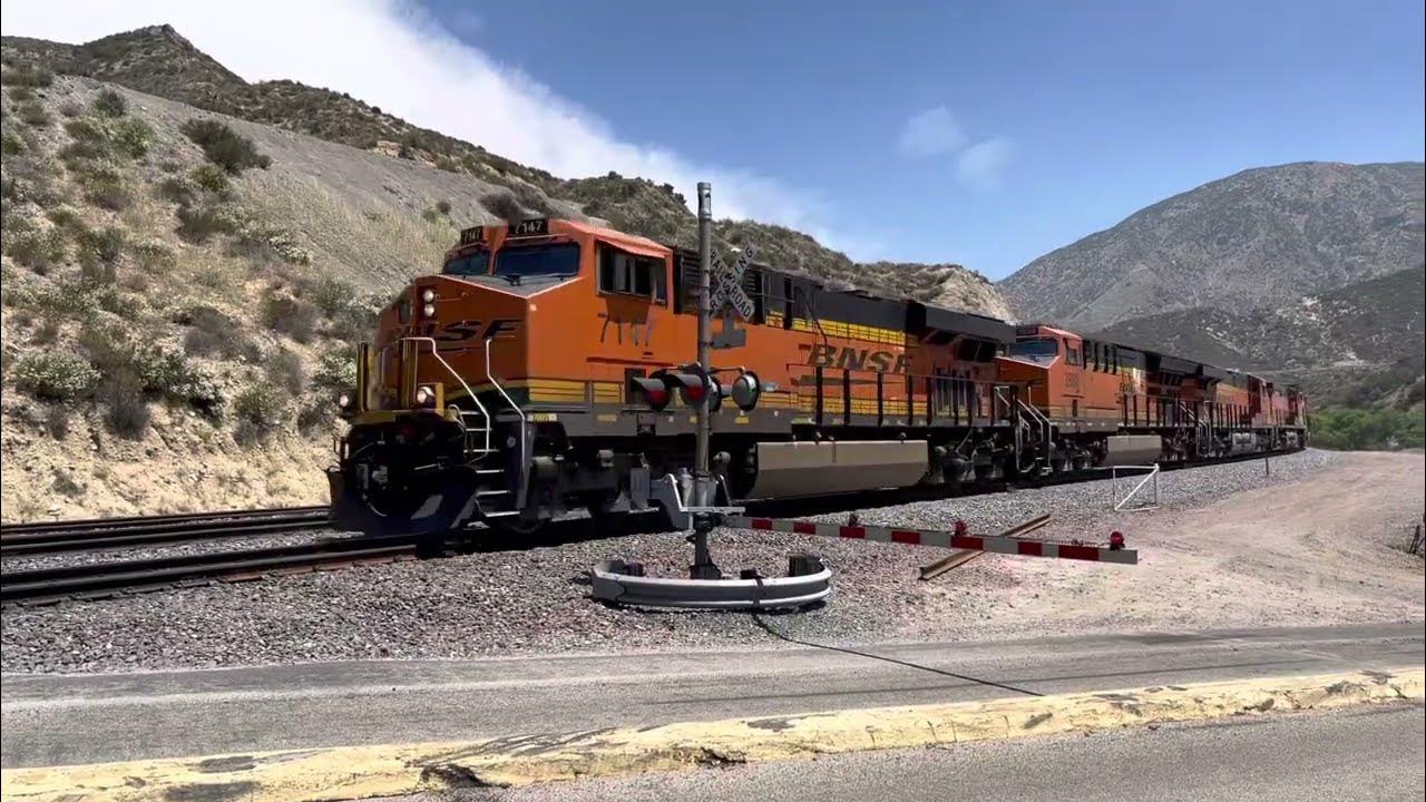 Great Trains Action! BNSF Union Pacific Meet At Lower Sworthout Crossing Cajon Pass! 4KHDR ...