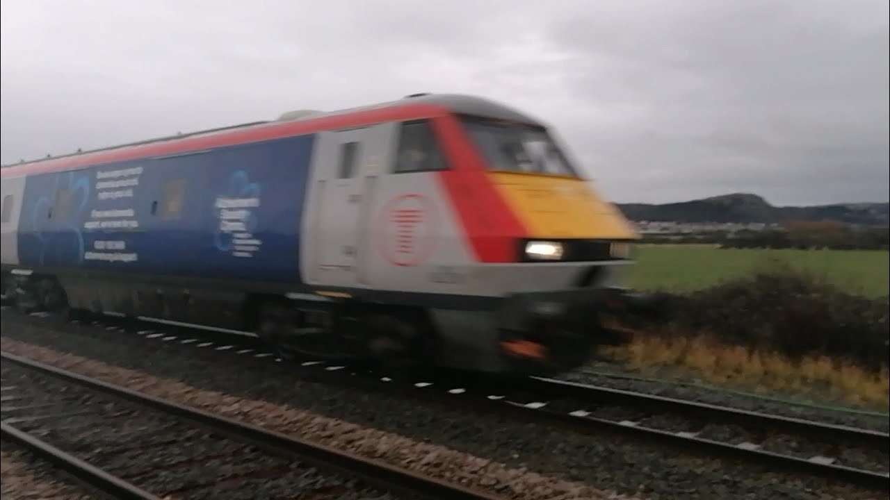 11/12/21- TFW DVT 82226 and Class 67- 67025 - Crewe C.S to Holyhead Car ...