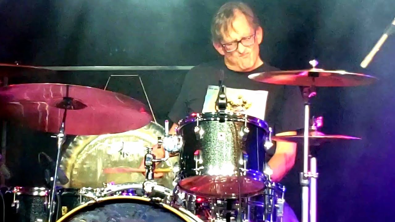 Headley Grange rockin’ Led Zeppelin's “Moby Dick”🤪🤙 - YouTube