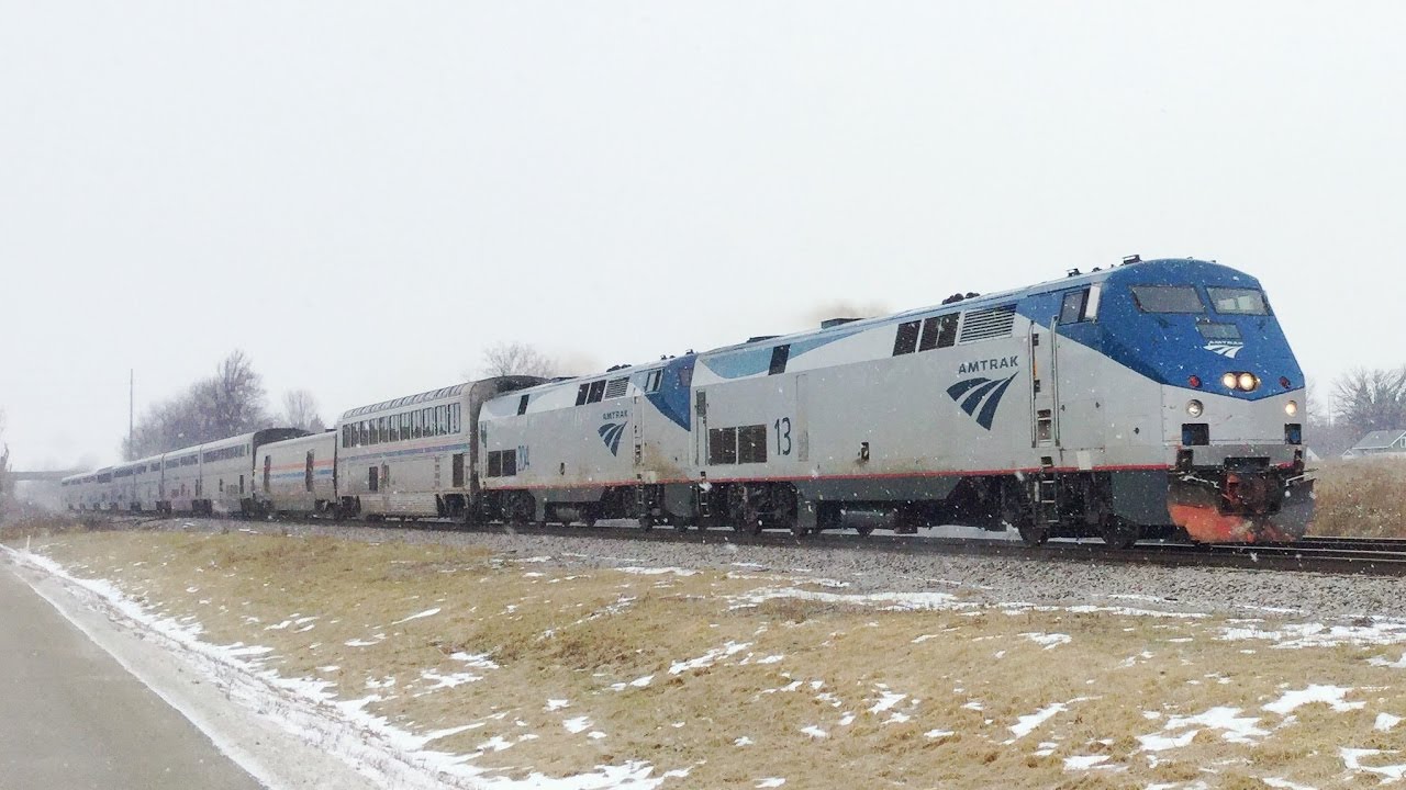 Amtrak 7 Empire Builder Races Through Falling Snow - YouTube