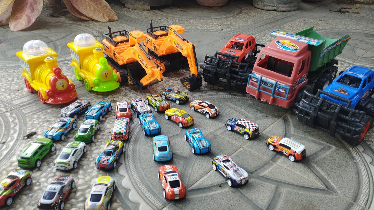 Hebat!!! Menemukan Mainan Mobil Mobilan #mainananak - YouTube