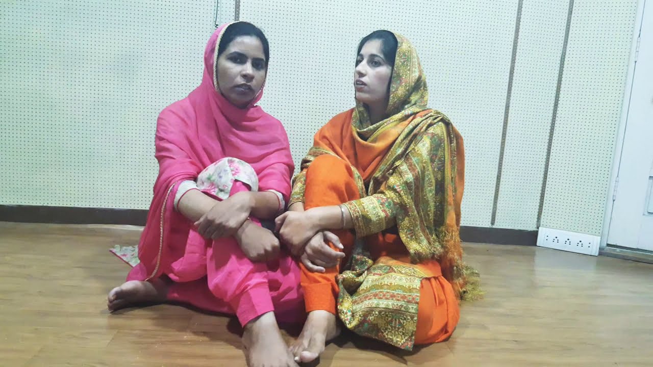 Kachian kllian ( lok geet ) veerpal & pawandeep ) - YouTube