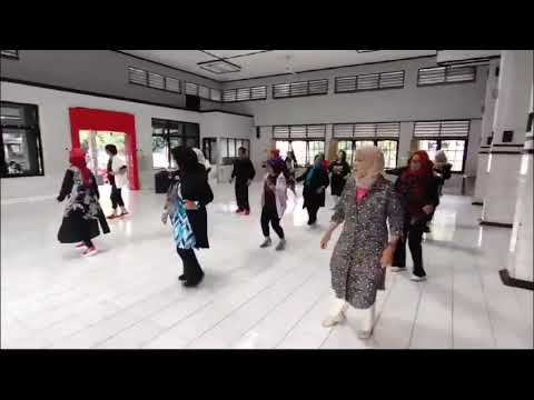 Under The Sun Line Dance Choreo by Katty Chang. Demo by HEBRING Dance ...