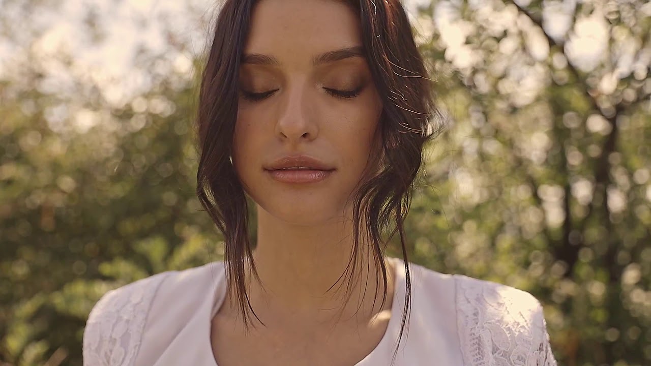 Mariana Mandarina Models - YouTube