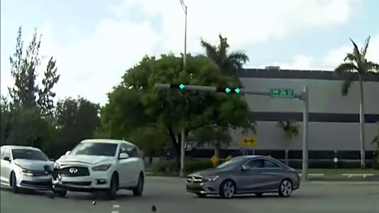 How did these drivers get their driver's license | Bad Drivers World ...