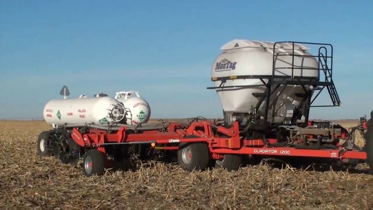 Kuhn Krause Gladiator® Strip Till Features and Benefits - YouTube