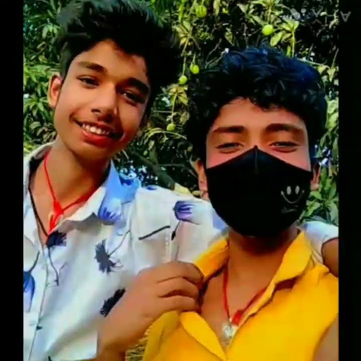 Aam Ke Khet Mein Do hi Mauj kar rahe hain Ek dusre ke sath bahut hi Khush Hain Aam kha rahe hain ...