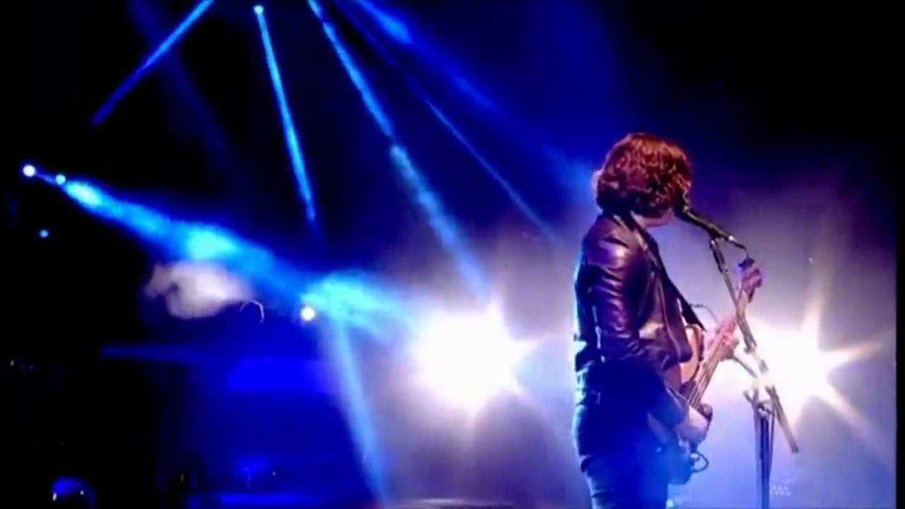 Arctic Monkeys - She's thunderstorms ( Live at Glastonbury 2013) - YouTube