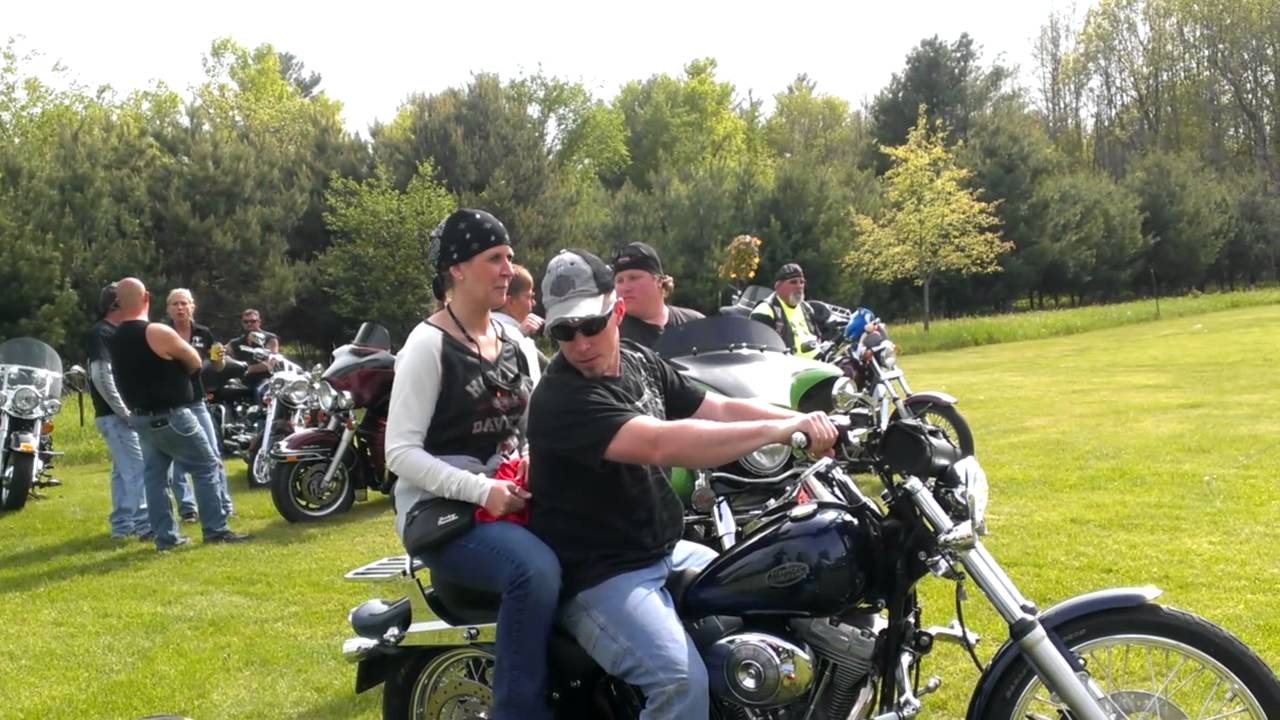 Abate biker rodeo clothes line challenge - YouTube