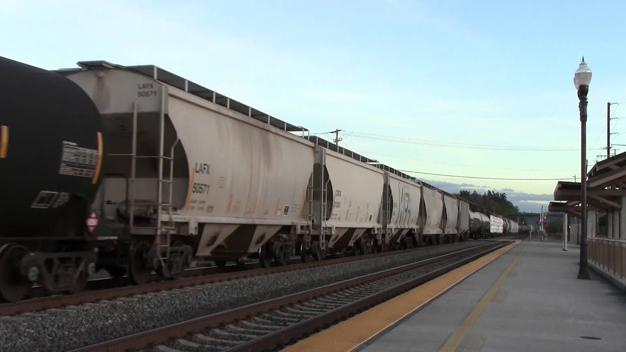 BNSF 5020 Leads Manifest at Stanwood, WA 10-3-13 - YouTube