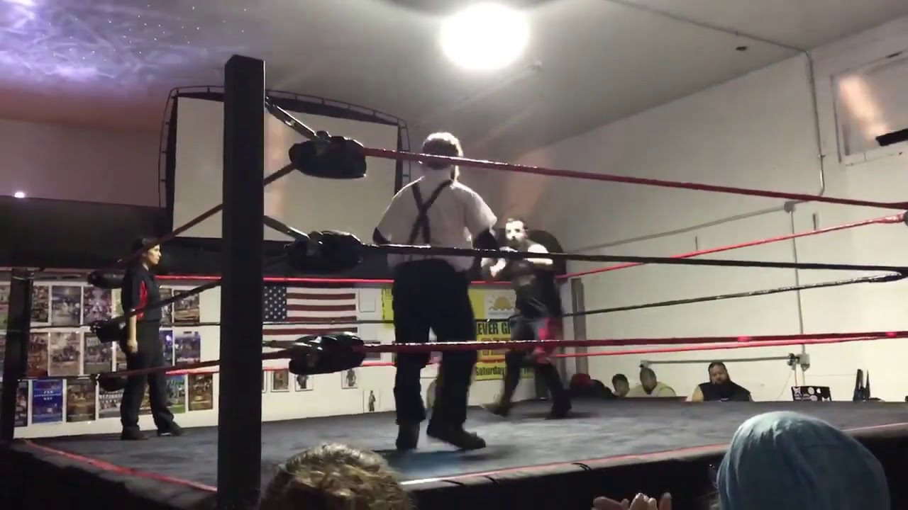 Danny Atom vs Zachariah Gibbs - YouTube