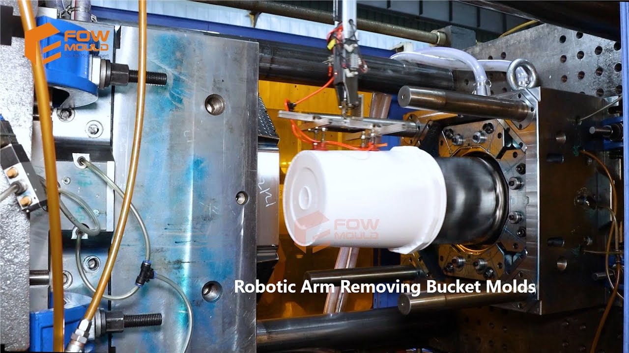 How to Use a Robotic Arm to Remove Injection-Molded Plastic Buckets ...
