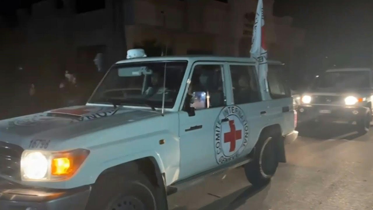 Red Cross convoy transporting Thai and Israeli hostages crosses into ...