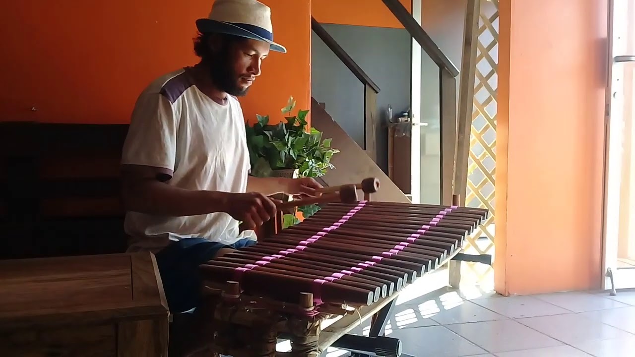 Marimbas y Percusión afro en Tijuana. Estudiando Balafón en Sekani Café ...