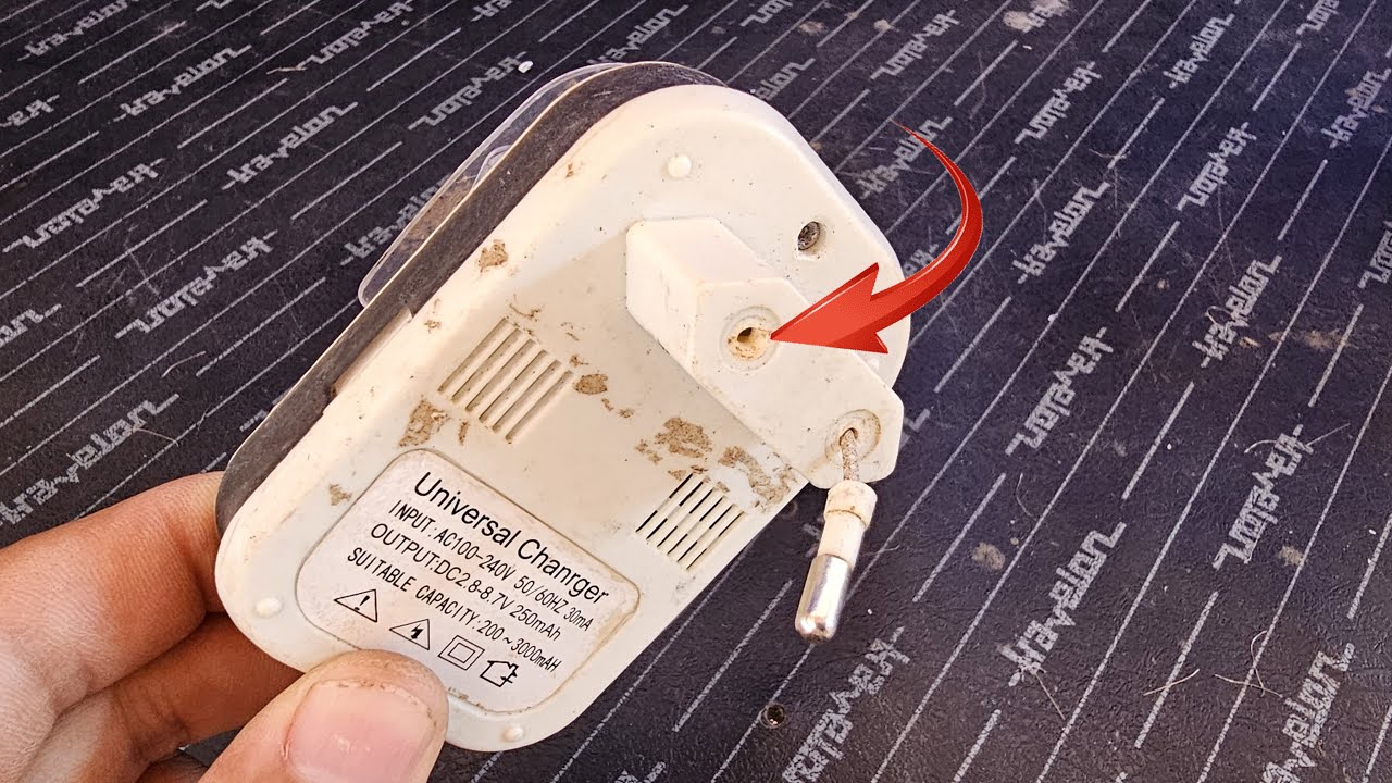 A genius way to fix a broken charger in seconds - YouTube