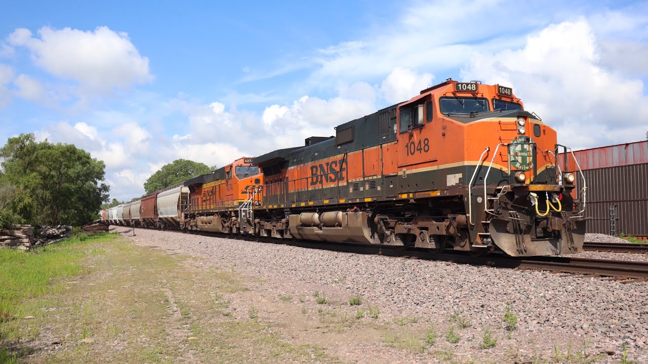 Railfanning the West Side of Lincoln with BNSF 9400, H1, Pipe Train ...