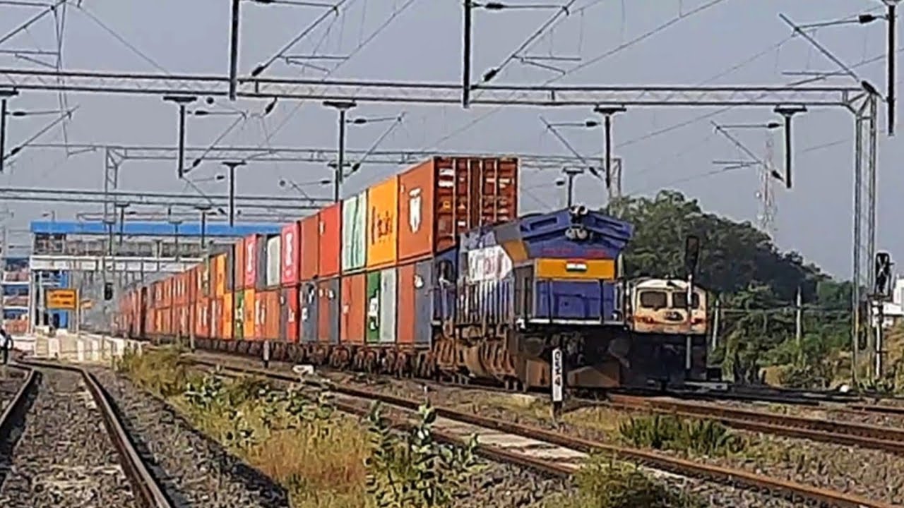WDG5 50005 leading massive double decker freight & WAG12 hauling BCNHL ...