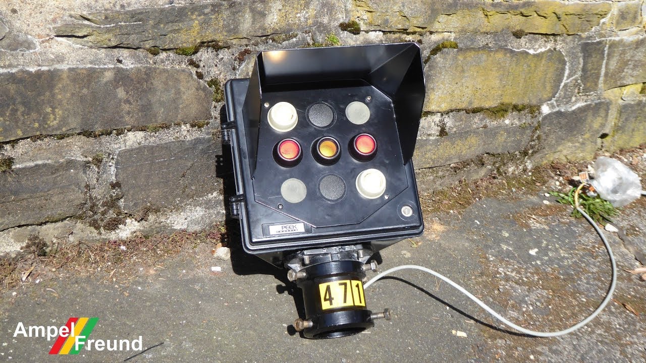 PEEK Traffic Netherlands Bus / Tram (Turn left) signal with white ...