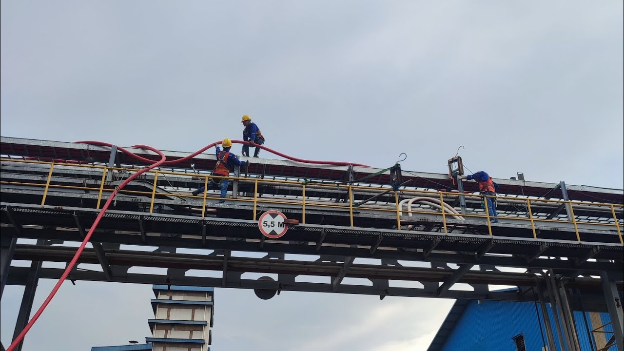 Pulling kabel MW 3×150 mm² menggunakan mesin winch diesel rakitan ...