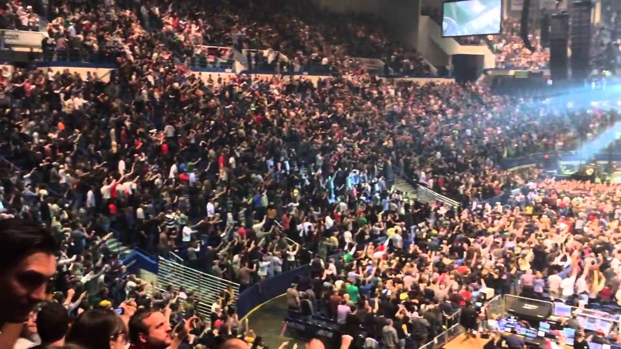 Unreal Crowd at Pearl Jam - Alive - Live Hartford Oct. 25 Fr - YouTube
