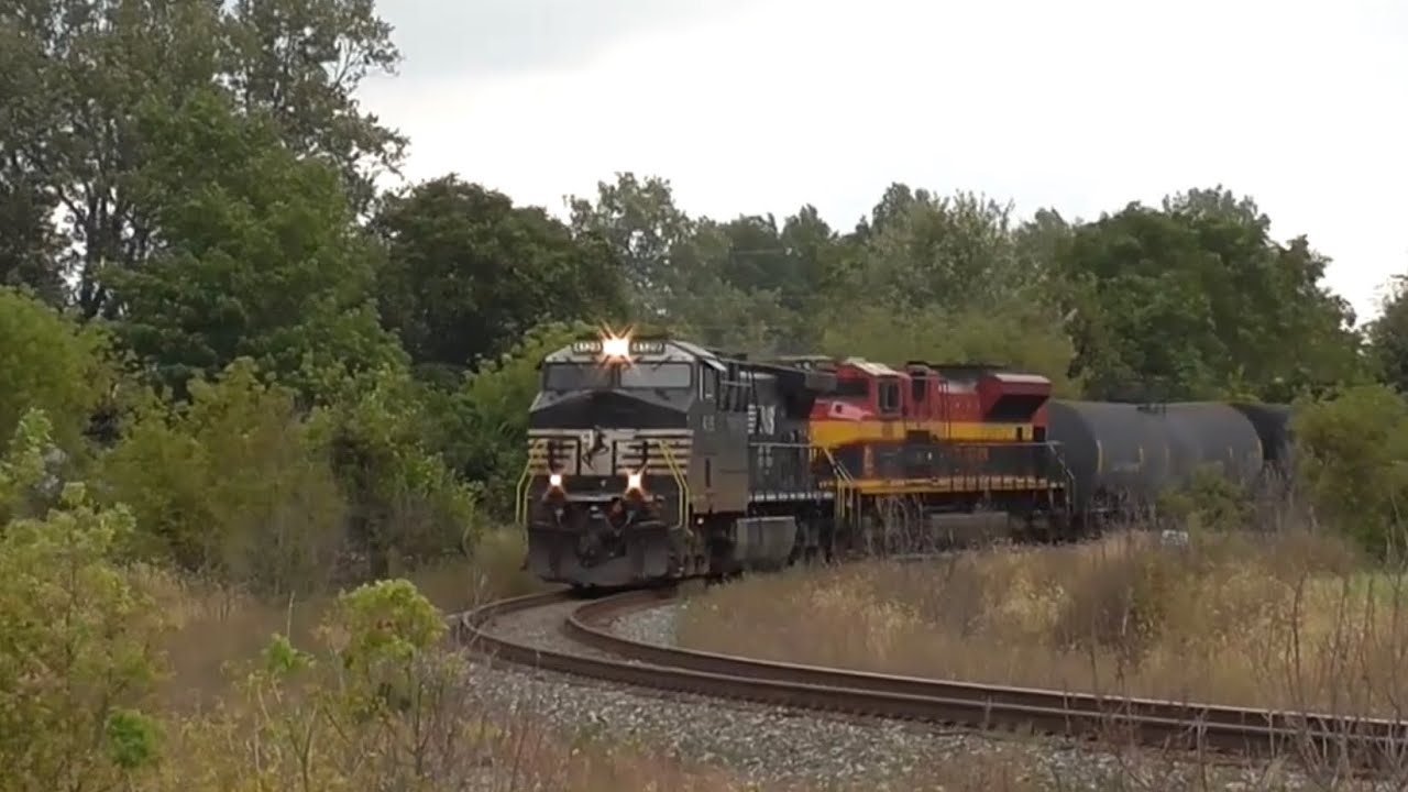 NS 4129 westbound transferring south - Bucyrus, OH - 9/25/22 - YouTube